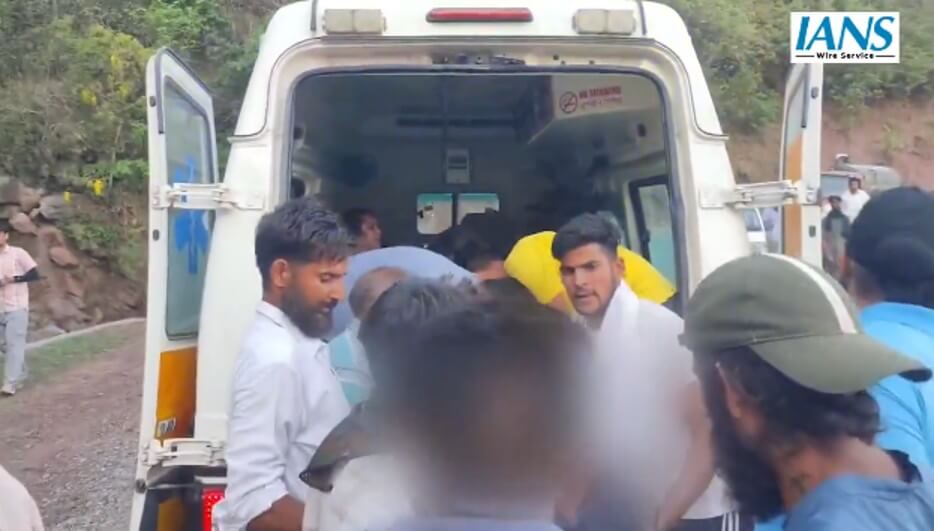 J&K: Bus carrying pilgrims meets with accident; terror attack suspected - The English Post ...